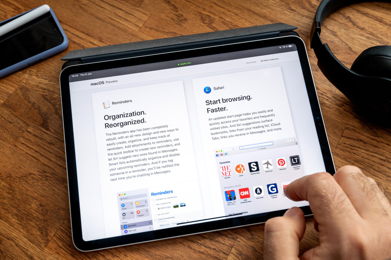 Mastering iOS Navigation: A Deep Dive Into Pragmatic Design - InRhythm